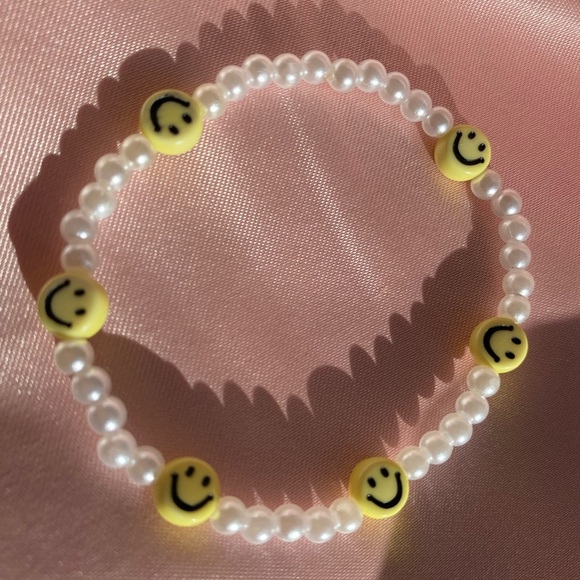 Jewelry | Smiley Beaded Pearl Bracelet Happy Smiley Face Bracelet 9s ...
